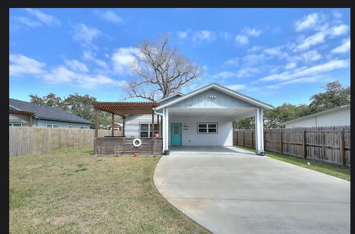 Redfish Haven! 1 Mile To Downtown! 5 Min To Beach! - Rockport, TX