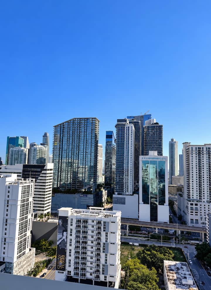 Smart Brickell 1br | Modern & Walkable - Key Biscayne, FL