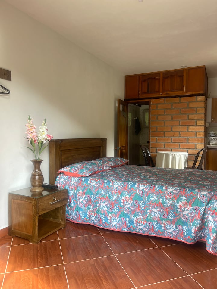 Habitación Independiente Y Privada, Muy Cómoda - Jardín