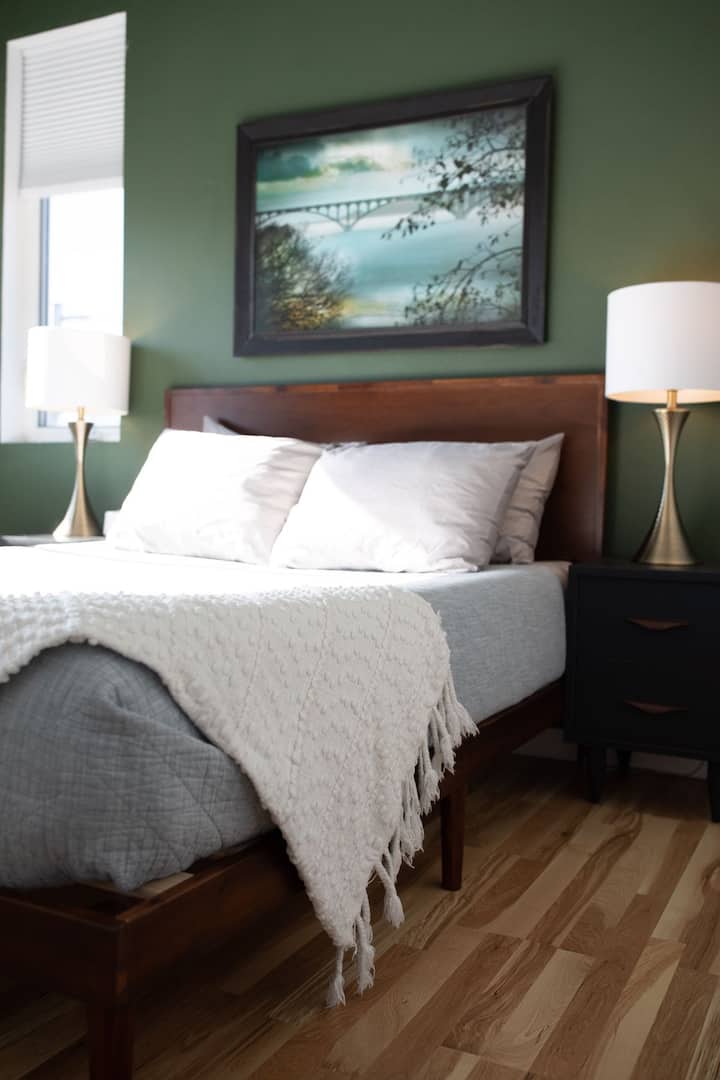 Cozy Eugene Apt. Convenient W/ Ac + Parking - Eugene, OR