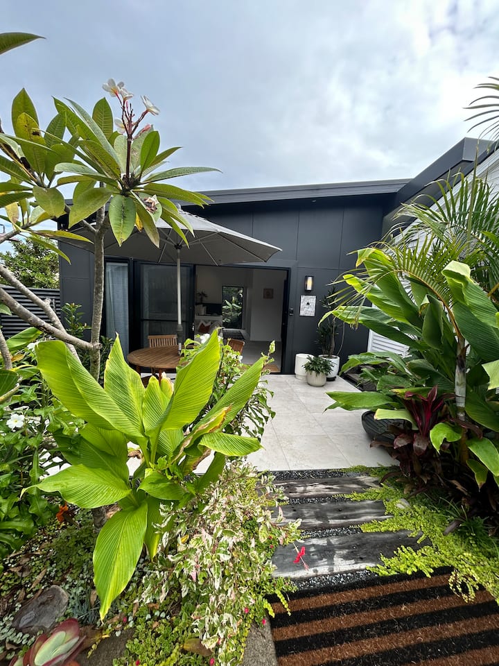 Bismarck Palm Studio - Old Bar