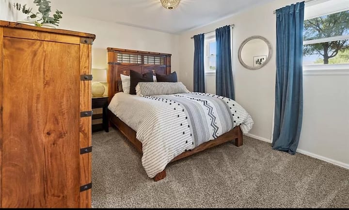 Guest Room In Colorado Springs - Colorado Springs, CO