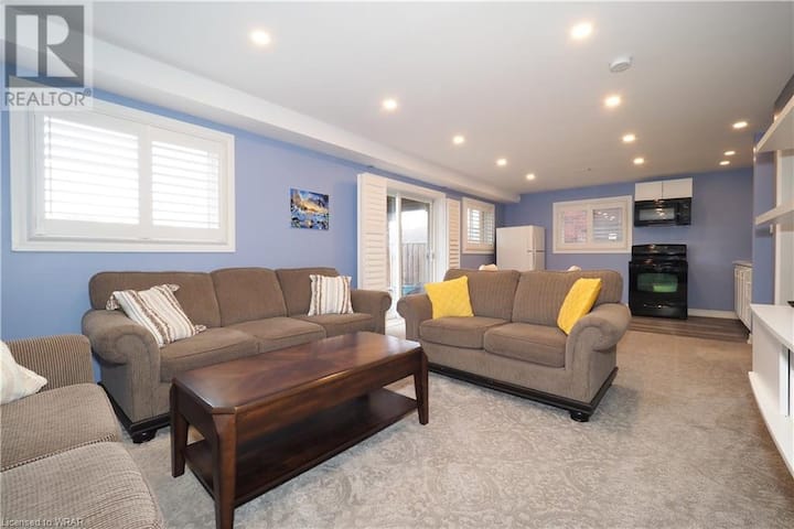 Sun-filled Cozy Apartment In Huron - Kitchener