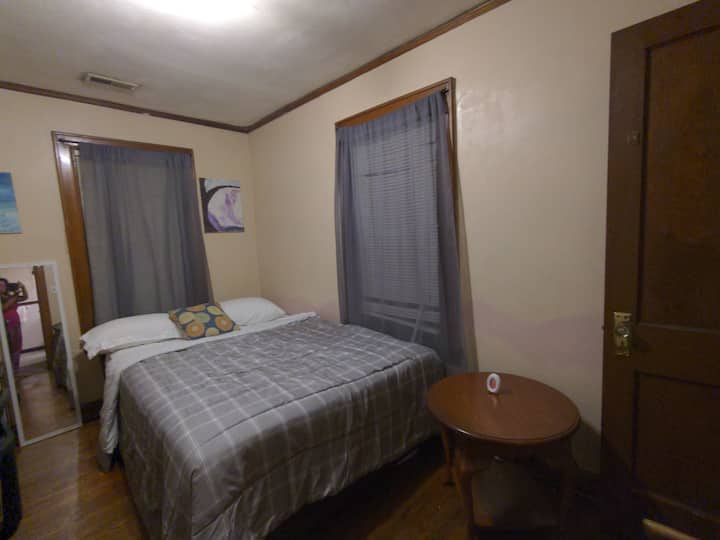 Room With Full Bed In 4br - Charleston, WV