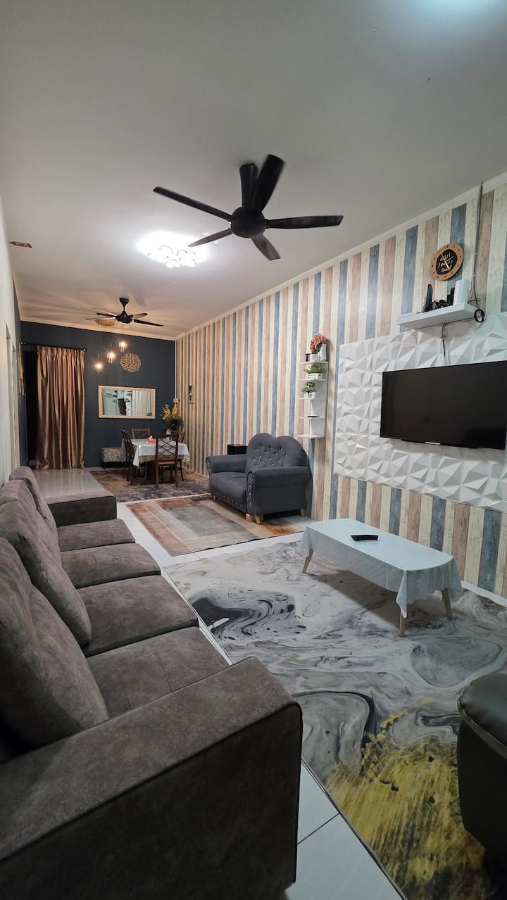 Deena Homestay | 1-bedroom 2 Pax | A/c + Wifi - Jerantut
