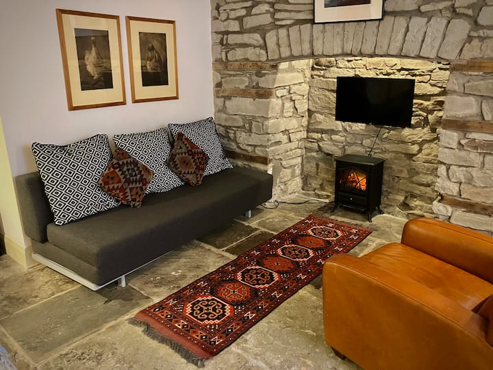 Lion’s Den Studio | Stylish Town Centre Apartment - Hay-on-Wye