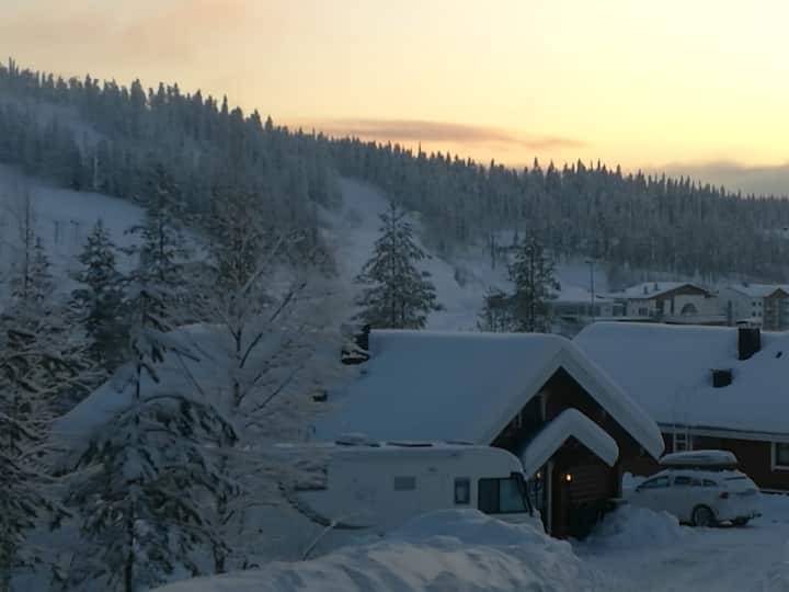 Ukkohalla - Erillinen Mökki, 2xhissiliput, 10 Hlö - Hyrynsalmi