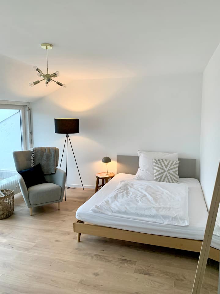 Helle 1-zimmer-whg Mit Loggia - Stuttgart