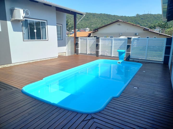 Casa De Férias Com Piscina. - Bombinhas