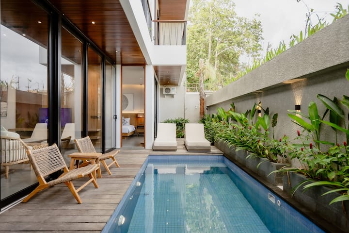Trendy 3bd / 3 Bath Closed Living In Seminyak - Seminyak