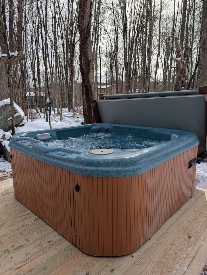 The Dacha Hideout Hot Tub, 1 Min Drive To Ski Hill - Lake Ariel, PA