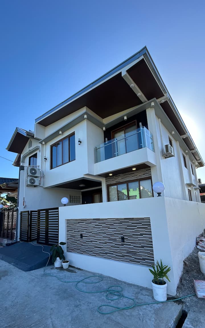New Tagaytay Staycation Delux W/ Or - Tagaytay