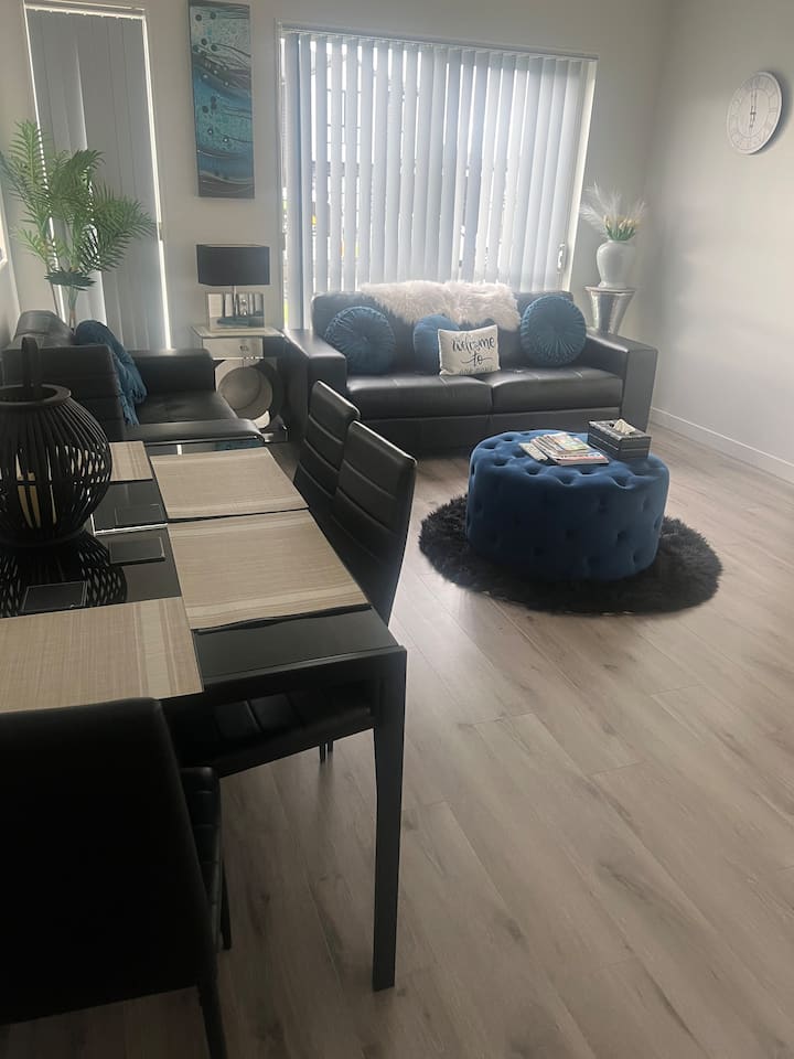 A Gem Near Auckland Airport
Breakfast Optional - Auckland