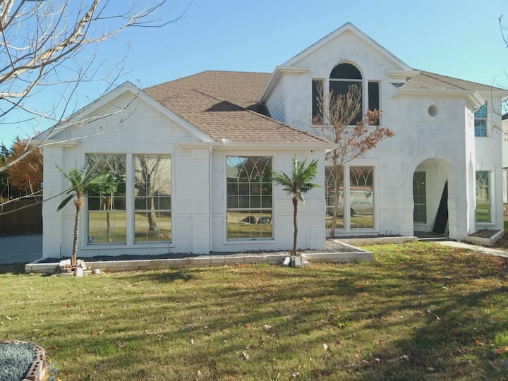 Amazing, Modern 5-star Home With Amenities! - Mansfield, TX