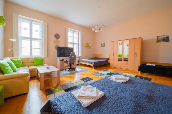 Tomka Apartman - Szeged - Családi Szoba/szoba - 02 - Szeged