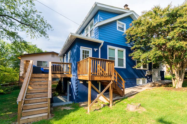 Near Capitol Hill W/parking & 2 Kitchens Sleeps 10 - Washington Navy Yard, DC