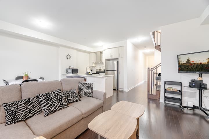 Special Offer Whitby's Choice Entire Home - Ajax