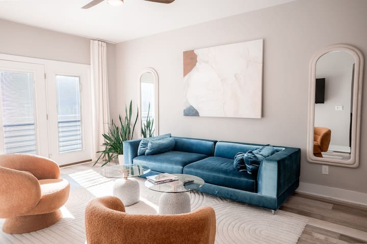 Stylish 2‑bed Townhouse: Walk To Downtown & Rupp - Lexington, KY