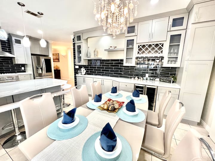 Gorgeous House Near Disney! - Santa Ana, CA