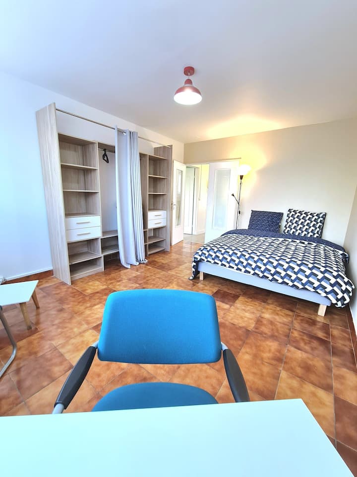Chambre à Louer Meublée 17m² - Gif-sur-Yvette