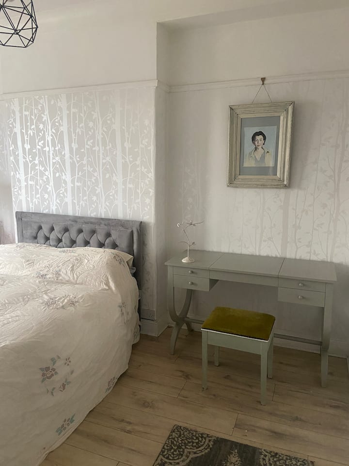 Spacious Room On South Side (Females Only) - East Kilbride