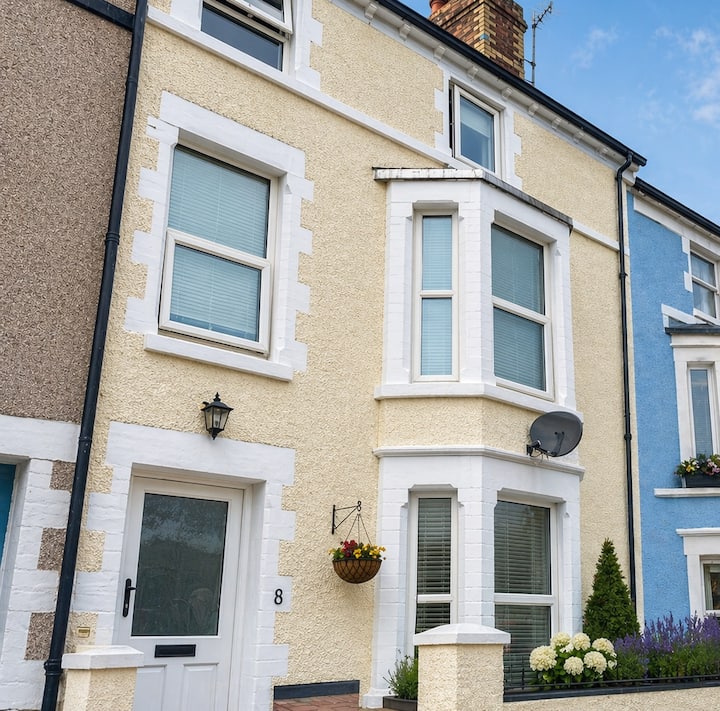 Victorian Townhouse | 5 Beds, 2 Flats | Sleeps 10 - Conwy