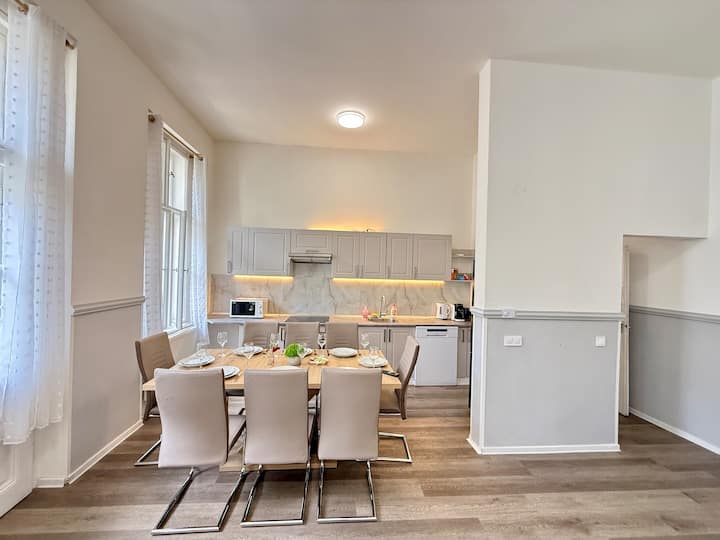 Cozy 2-bdr Apartment With Free Parking In Prague 1 - Prag