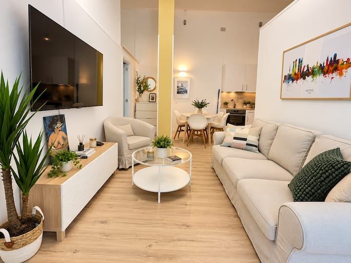 C9 Refurbished Private Apartment + Wi-fi - Móstoles