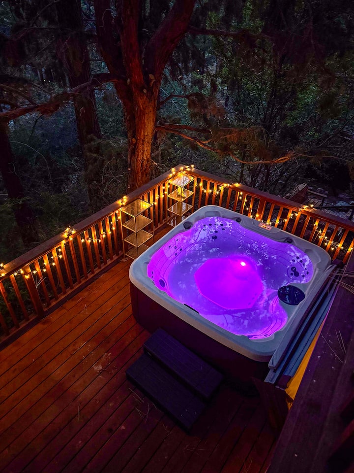 Ultimate Escape–views, Hot Tub, Game Room & More! - Big Bear, CA