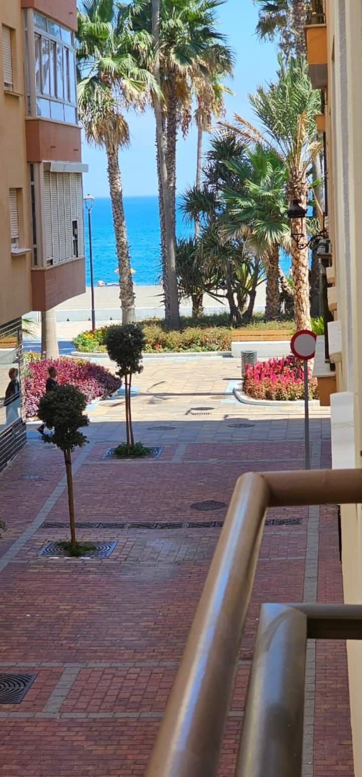 Primera Linea Al Mar En Pleno Centro De Estepona - Estepona