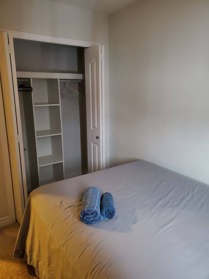 Nice, Calm Room With Mounted Television - Fort McMurray
