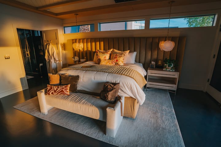 Park Ave Beach Villa | Lakefront Luxury - Sylvan Beach, NY