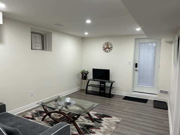 2 Bedroom Private Apartment With Private Entrance - Brampton