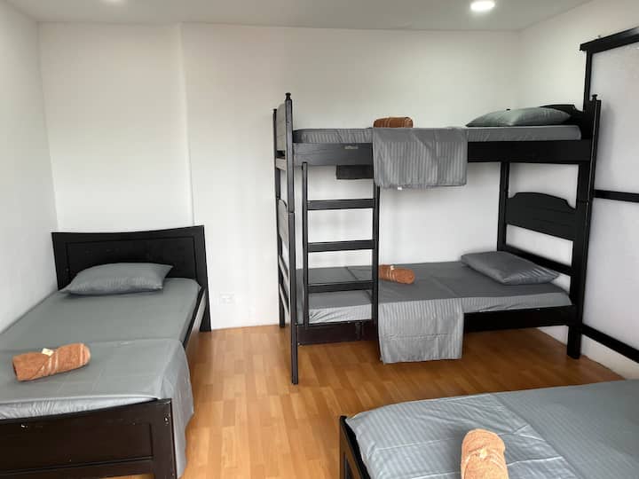 Habitación Cuádruple Con Vista A La Ciudad - Cali