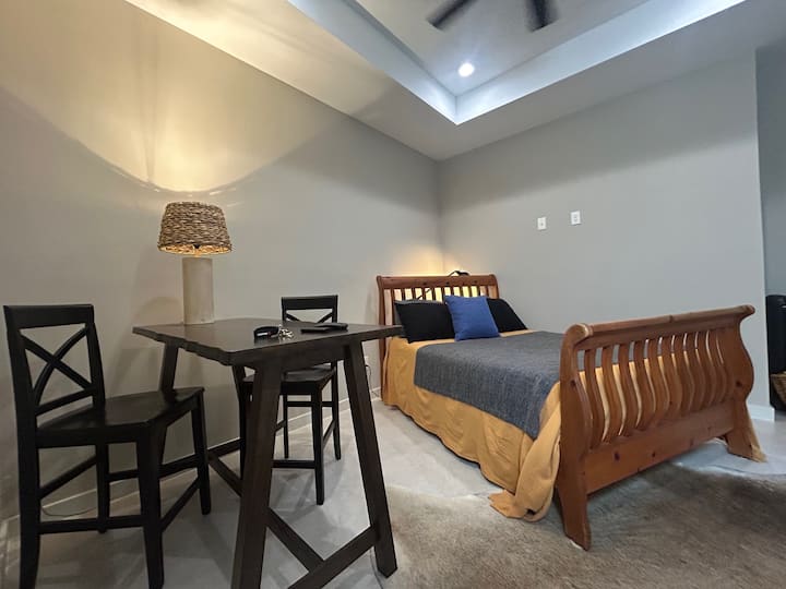 Grapevine House | Private Entry Guest Room Suite - Brownsville, TX