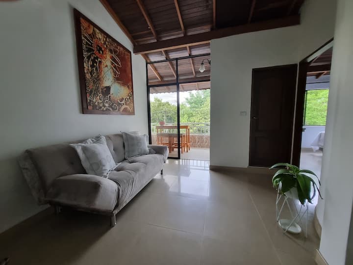 Apartamento Con Excelente Ubicación Y Familiar. - Envigado