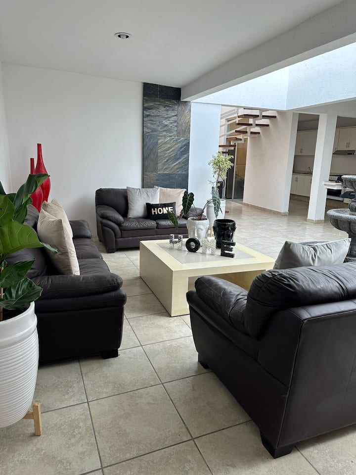 Amplia Casa Para 10, 4hab, A 5 Min Del Centro - Querétaro