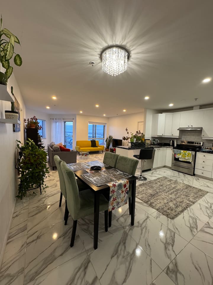 Cozy 2 Bedroom Condo - Brossard