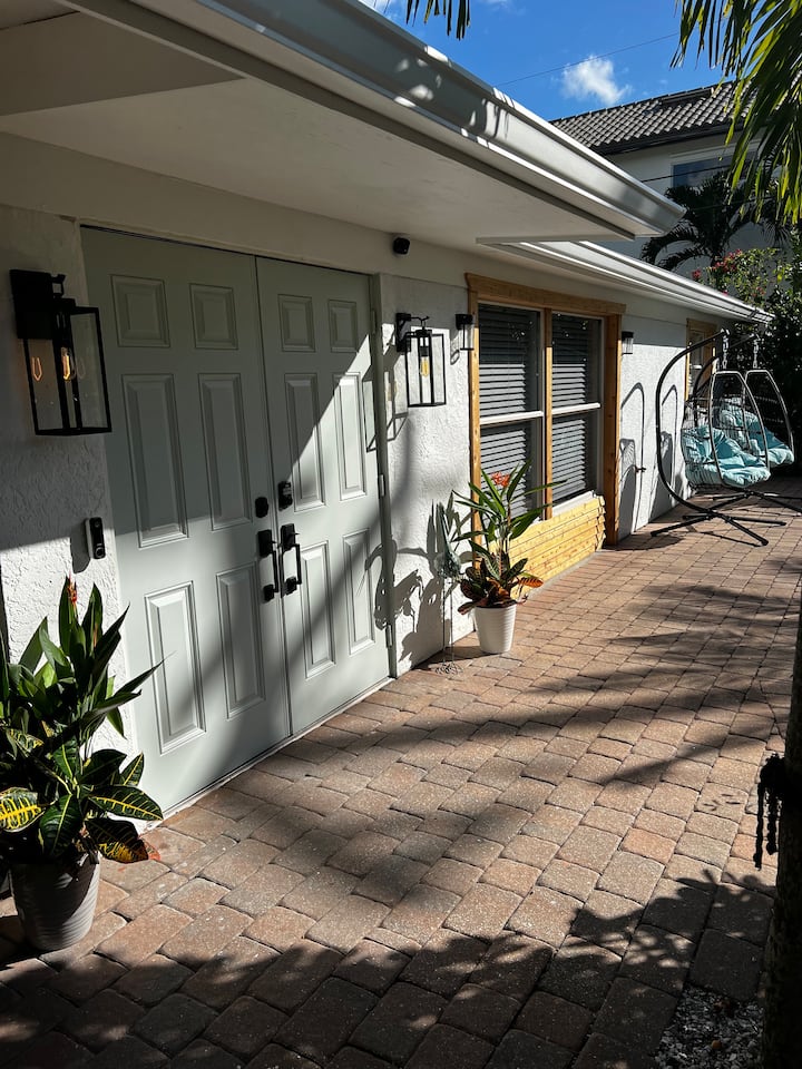 Welcome To The “Guest House” Close To 5th Ave! - Naples, FL