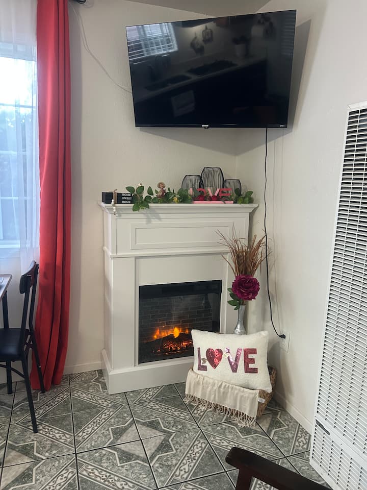 Guest House Unit B - Downey, CA