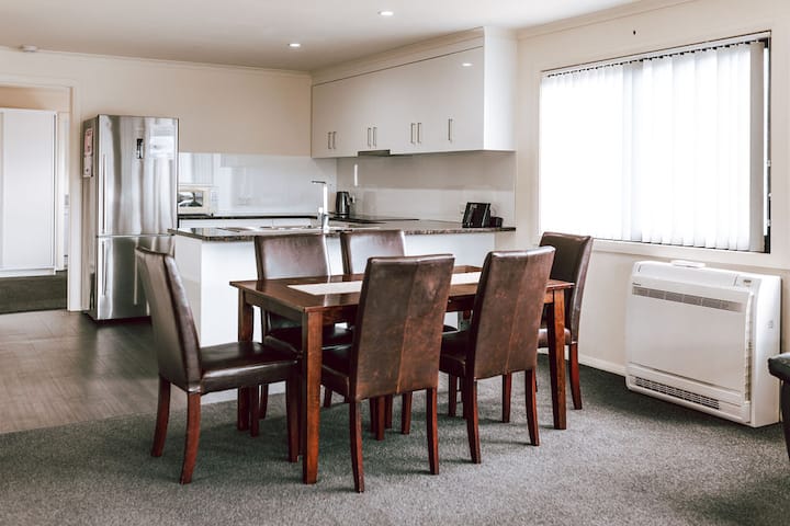 Relax @ 31 - Location Location! - Bicheno