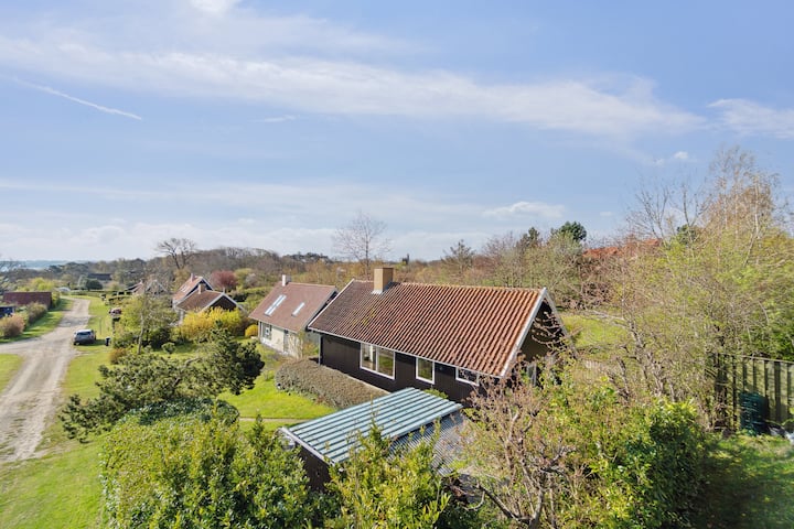 Idyllic Holiday Home Near Cliffs And Beach - Bornholm