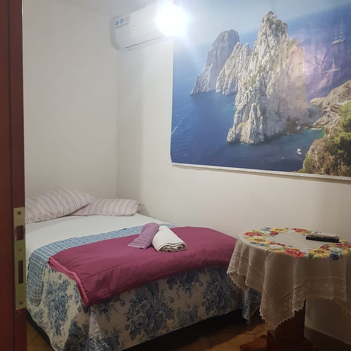 Camera Piccolina Ma Confortevole - Mondragone