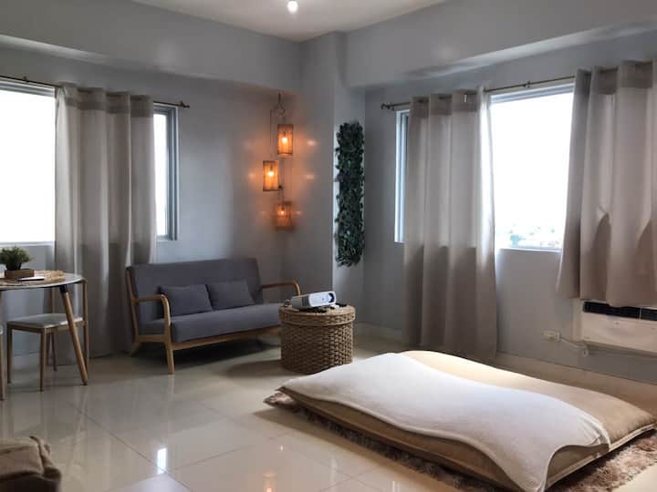 Cozy Home Theater & Sunset View In Mckinley Taguig - Taguig