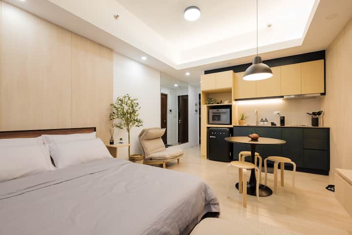 Pet Friendly Eastwood Stay —Free Parking, Pool+gym - Quezon City