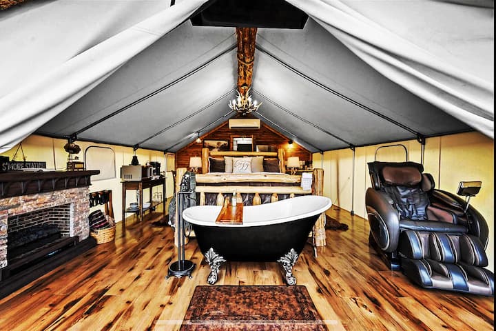 Romantic Spa Glamping Tent W/ Soaking Tub - Texas