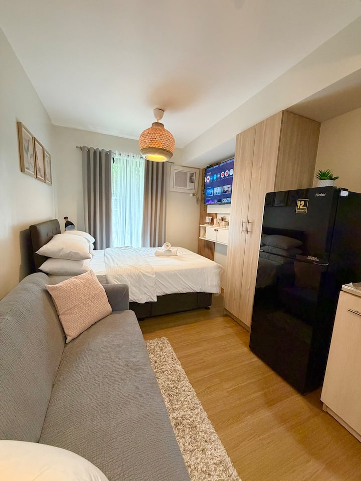 Zen Studio Tagaytay•55"tv•
Netflix•full Kitchen - Tagaytay