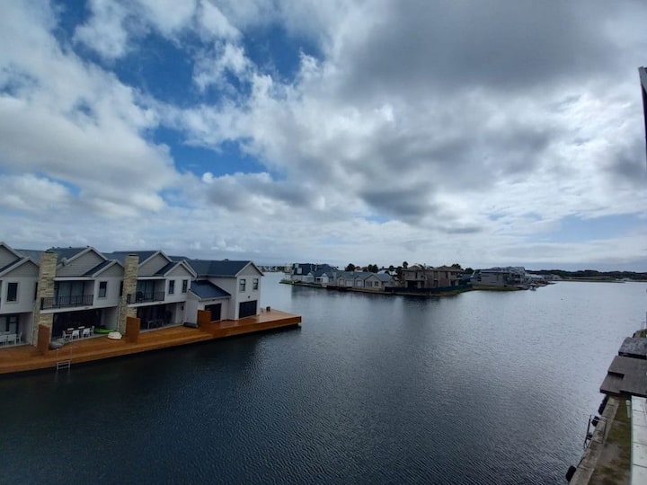 Waterfront Bliss With Canal Views - Jeffreys Bay