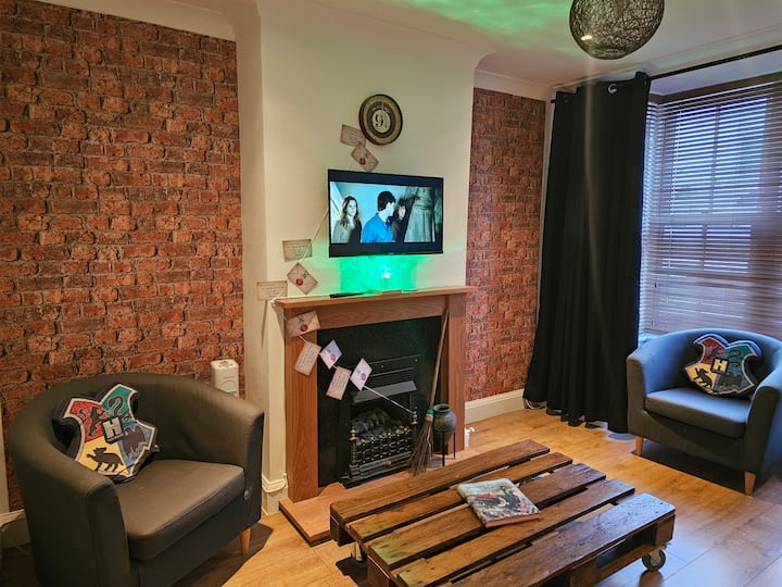 Harry Potter Themed Home Watford Free O/s Parking - Watford