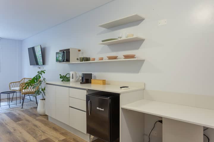 Netflix | 2 Mins To Arístides Street | A/c - Mendoza